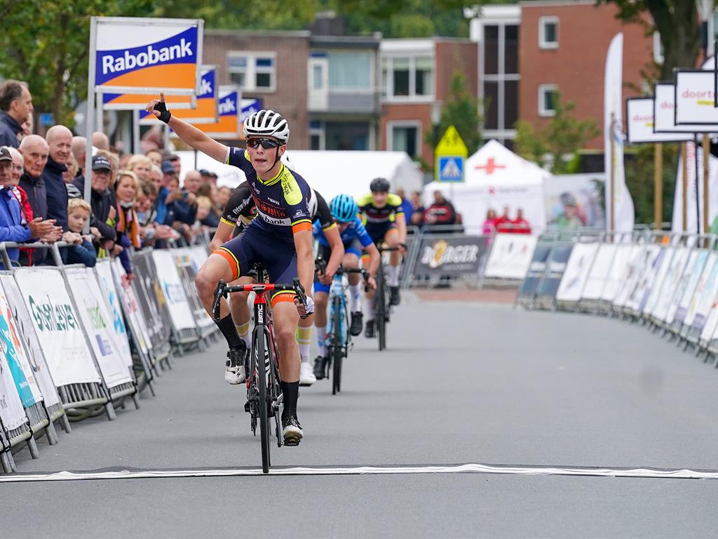 Thom van der Werff wint koers bij de nieuwelingen | Wielrennen ...